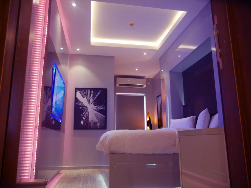 Dreams Room With Breakfast - Dreams by Dv8